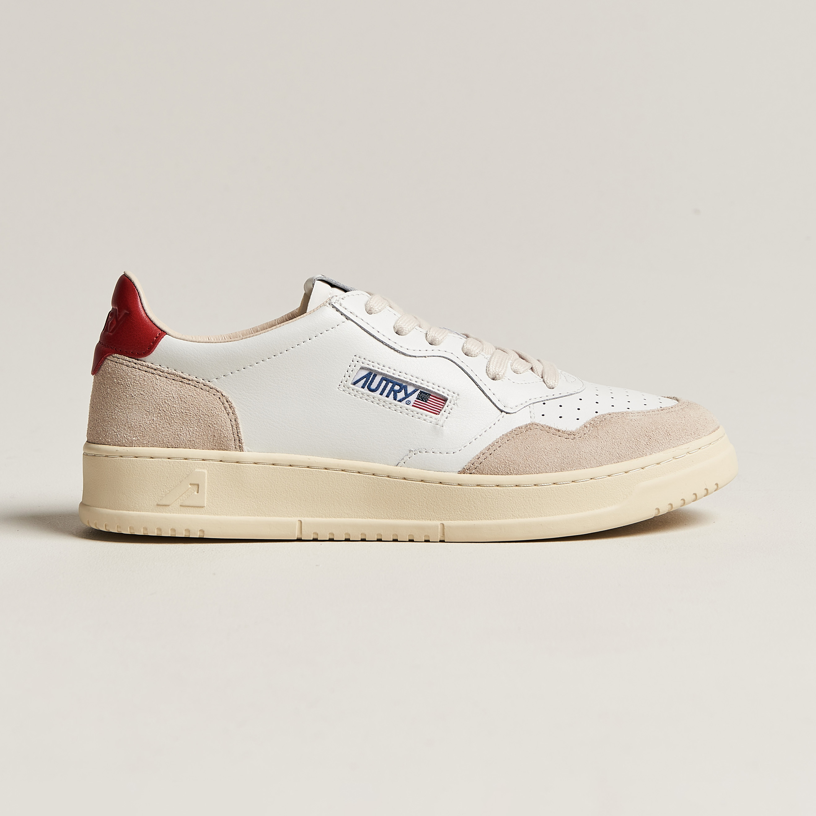 Autry Medalist Low Super Soft Leather Sneaker White/Red | Man - CareOfCarl.