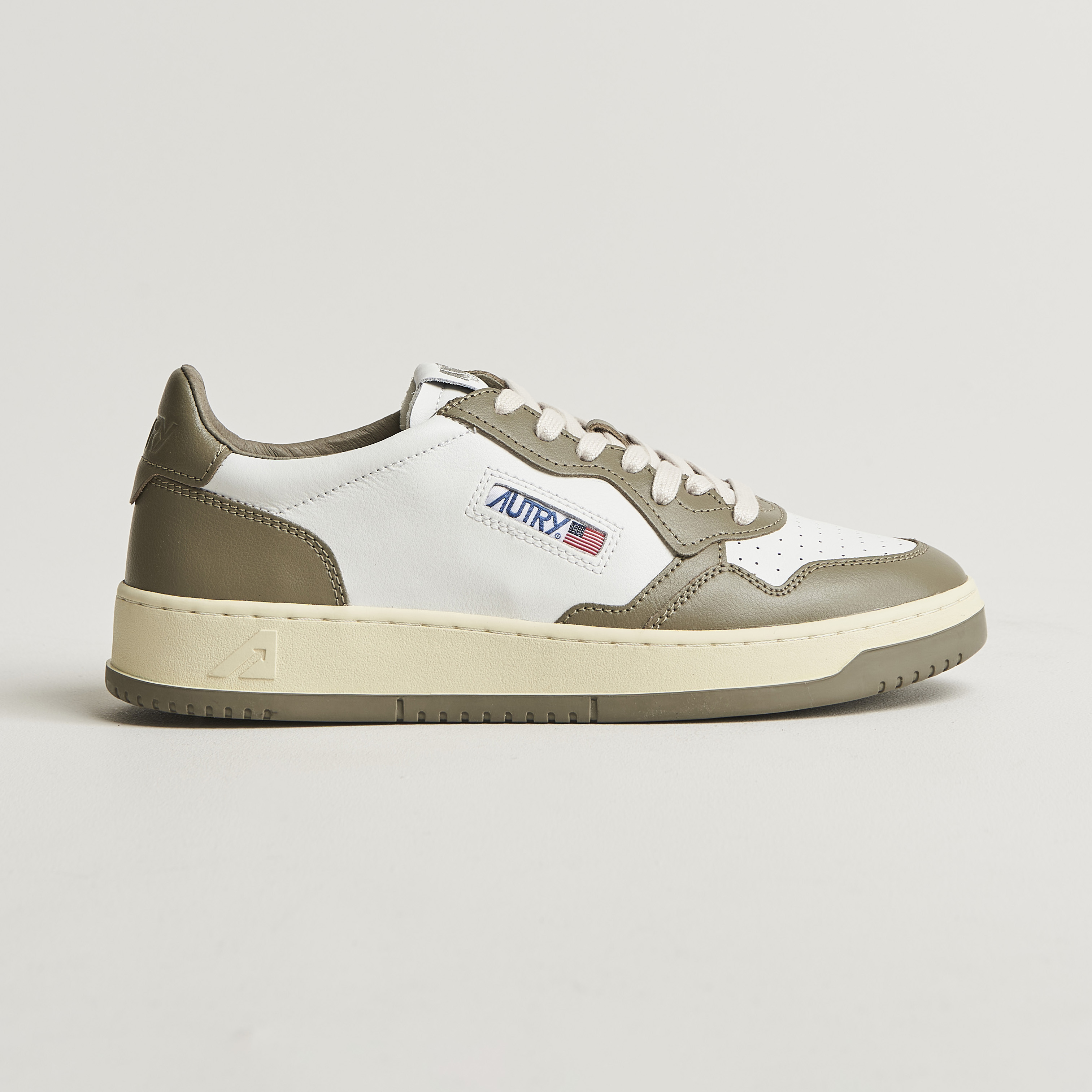 Autry Medalist Low Super Soft Leather Sneaker White/Covert Green | Man - Ca